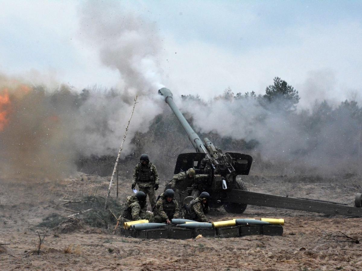 Ukraine shells town of Lgov targeting command post of the 810th Marine ...
