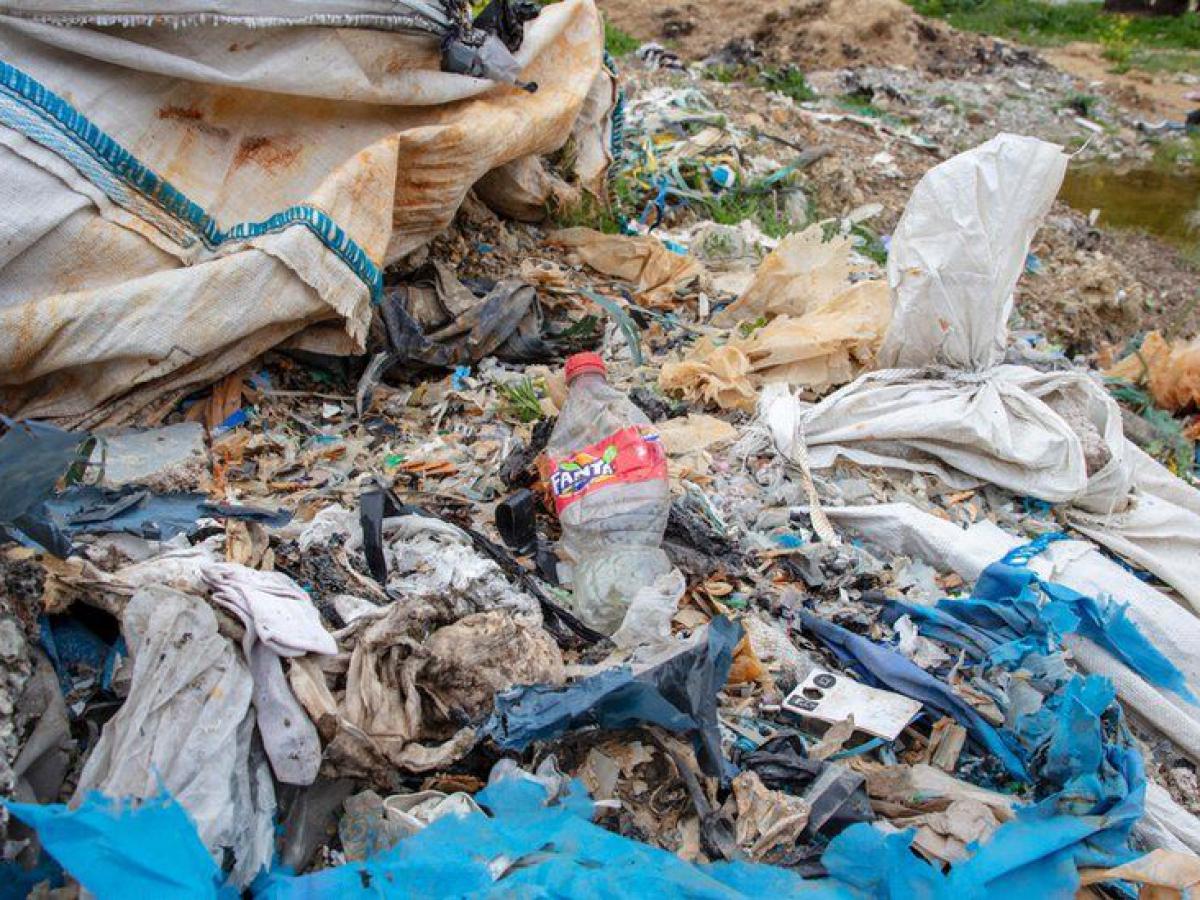 Video shows tons of garbage on US-Mexico border
