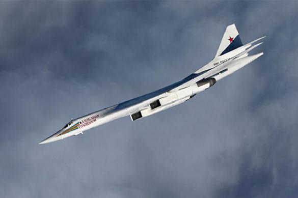Russia's Tu-160 White Swan bomber leaves USA's B-1 Lancer and B-2 ...