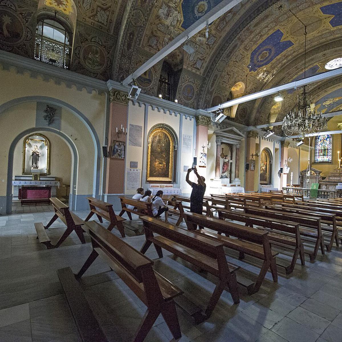 Priest Calvin Robinson mimics Musk's pro-Nazi salute to get booted from ...