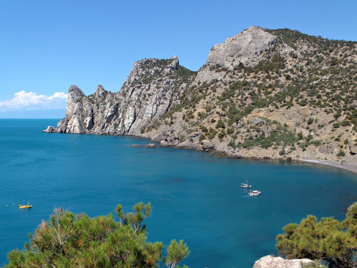 RQ-4B Global Hawk goes off radar screens and changes course over Black Sea