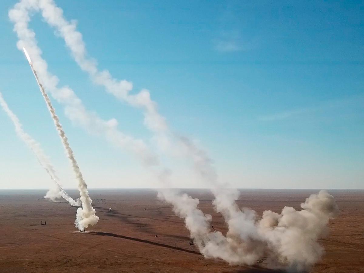 Russia may launch Oreshnik ballistic missile in response to massive ...